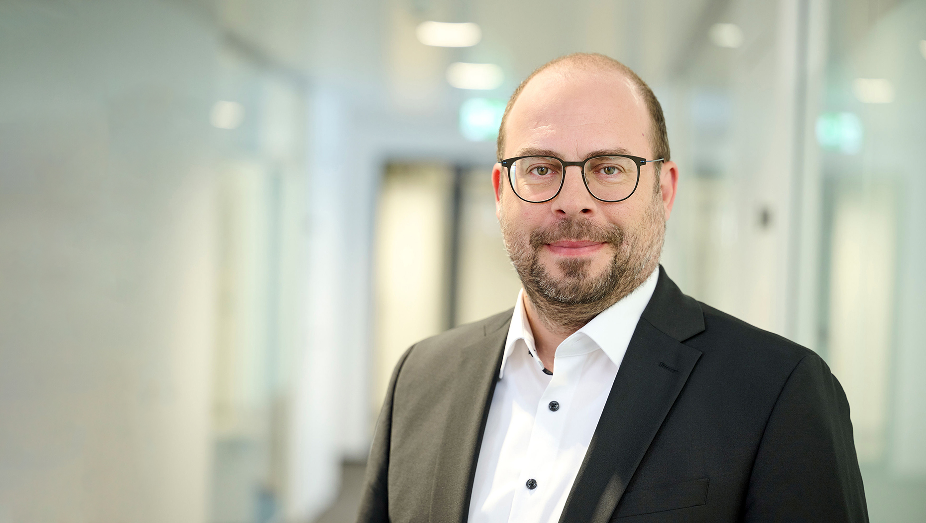 09.12.2022 - Oliver Grötsch wird Vorstand der Volksbank Stuttgart ... 09.12.2022 - Oliver Grötsch wird Vorstand der Volksbank Stuttgart ...